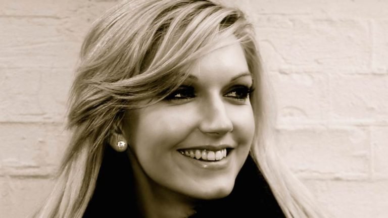 Harriet Announces Christmas Edition Of Album and Autumn 2017 UK Tour