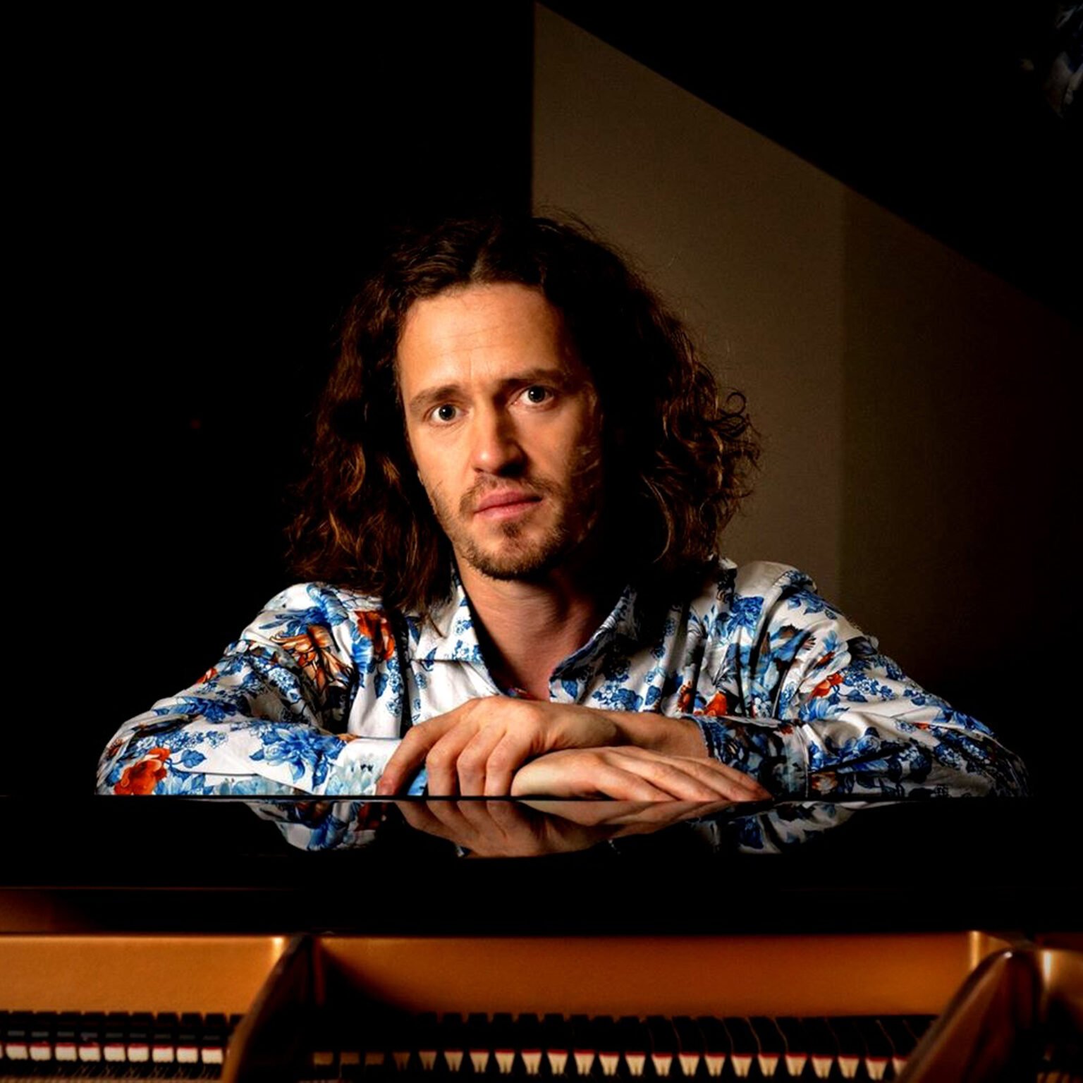 Roon Staal Talks New Album, Touring With Art Garfunkel And More