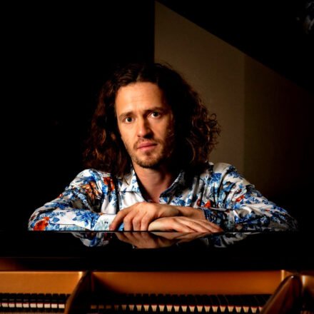 Roon Staal Talks New Album, Touring With Art Garfunkel And More